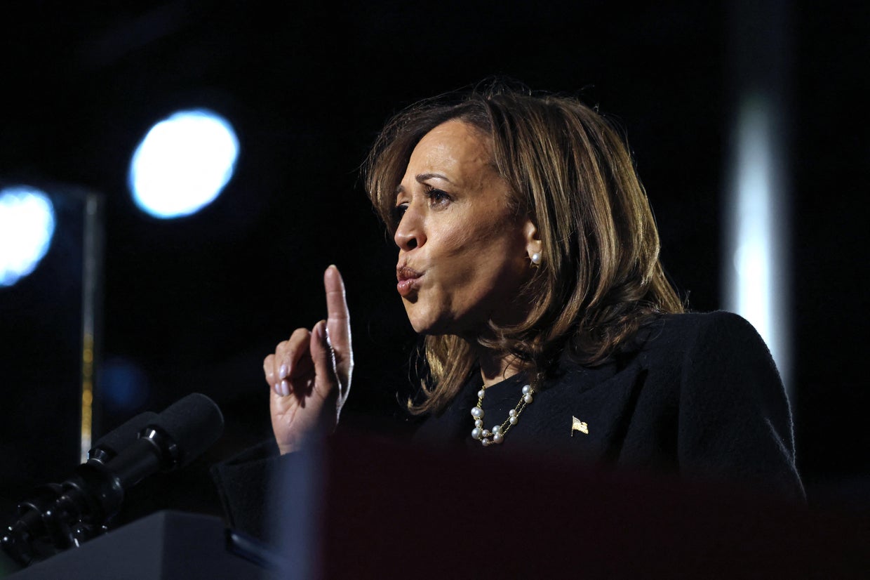 Photos show Harris and Trump rallying in Pittsburgh on election eve