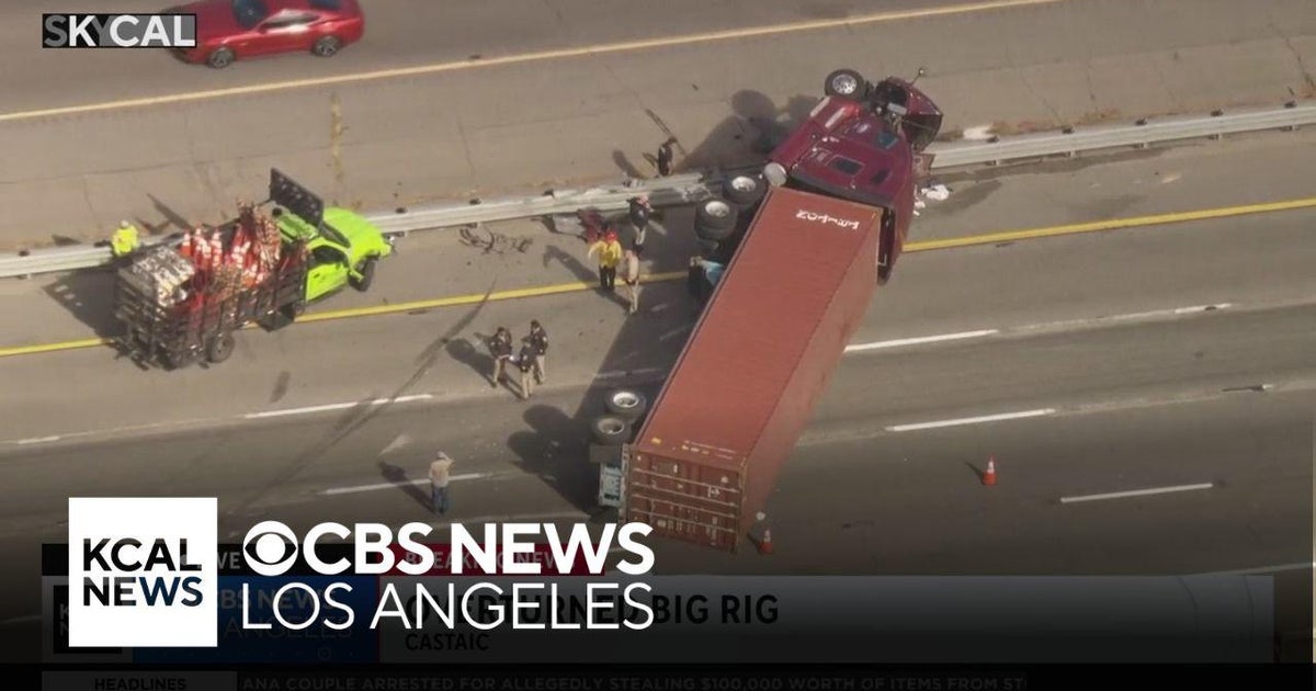Overturned big rig in Castaic blocks southbound 5 Freeway traffic - CBS ...