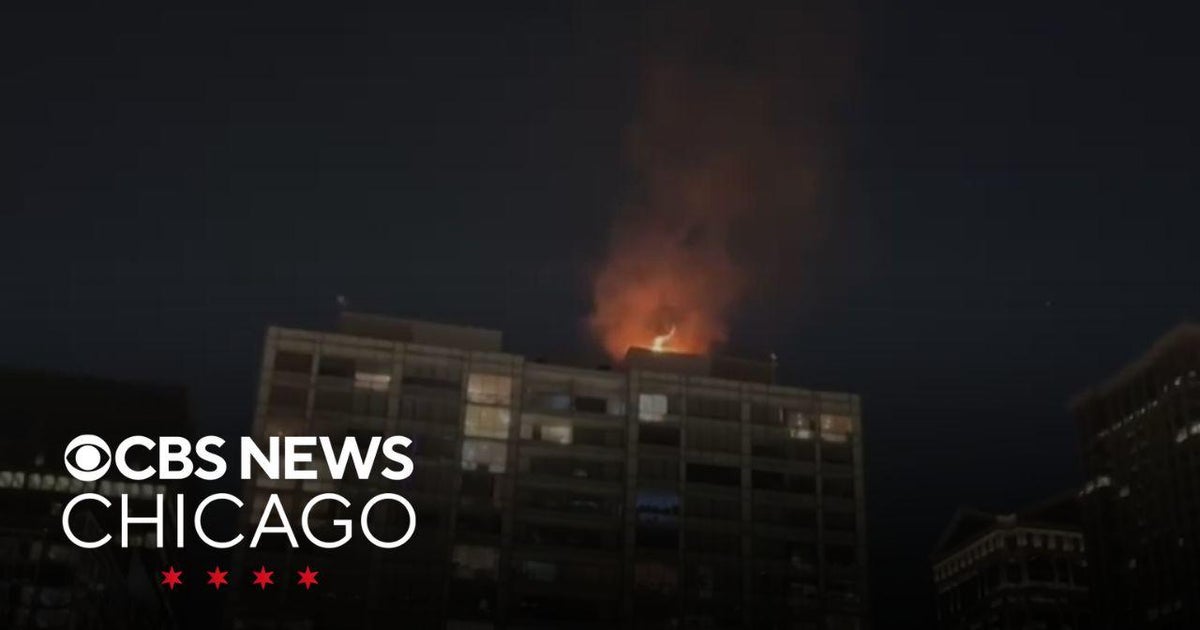 Fire breaks out on roof of Chicago's Joffrey Tower - CBS Chicago