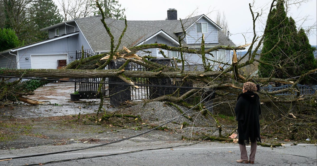 2 killed, power still out for thousands as bomb cyclone hits Washington ...