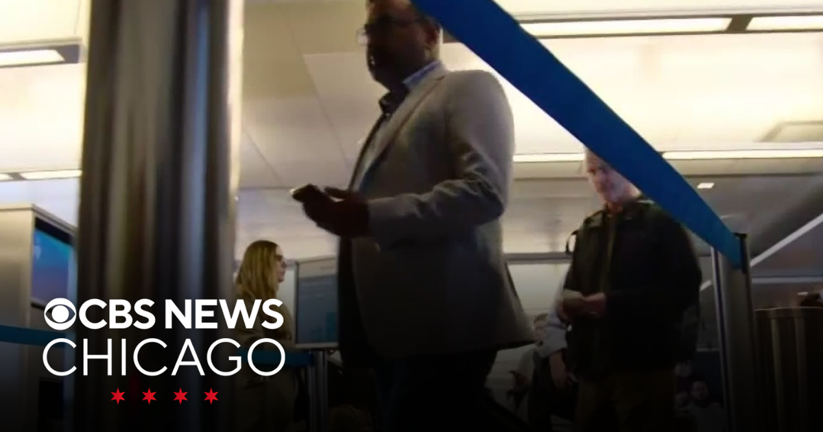 American Airlines cracking down on gate crowding - CBS Chicago