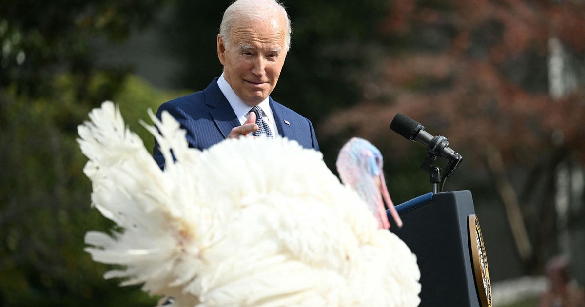 Biden to pardon turkeys in annual Thanksgiving tradition - CBS News