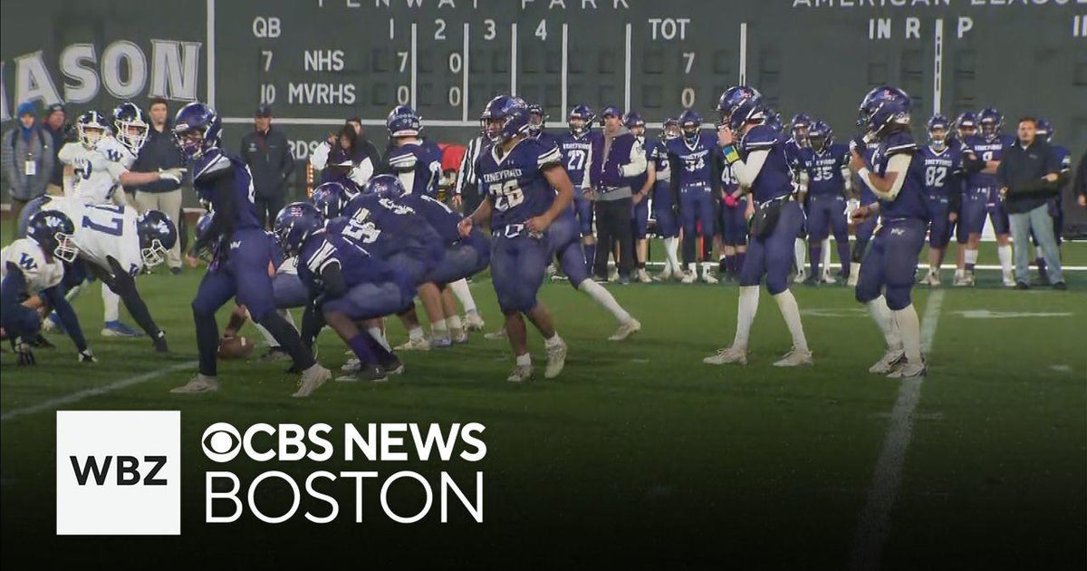 Nantucket, Stoneham win football games at Fenway Park - CBS Boston