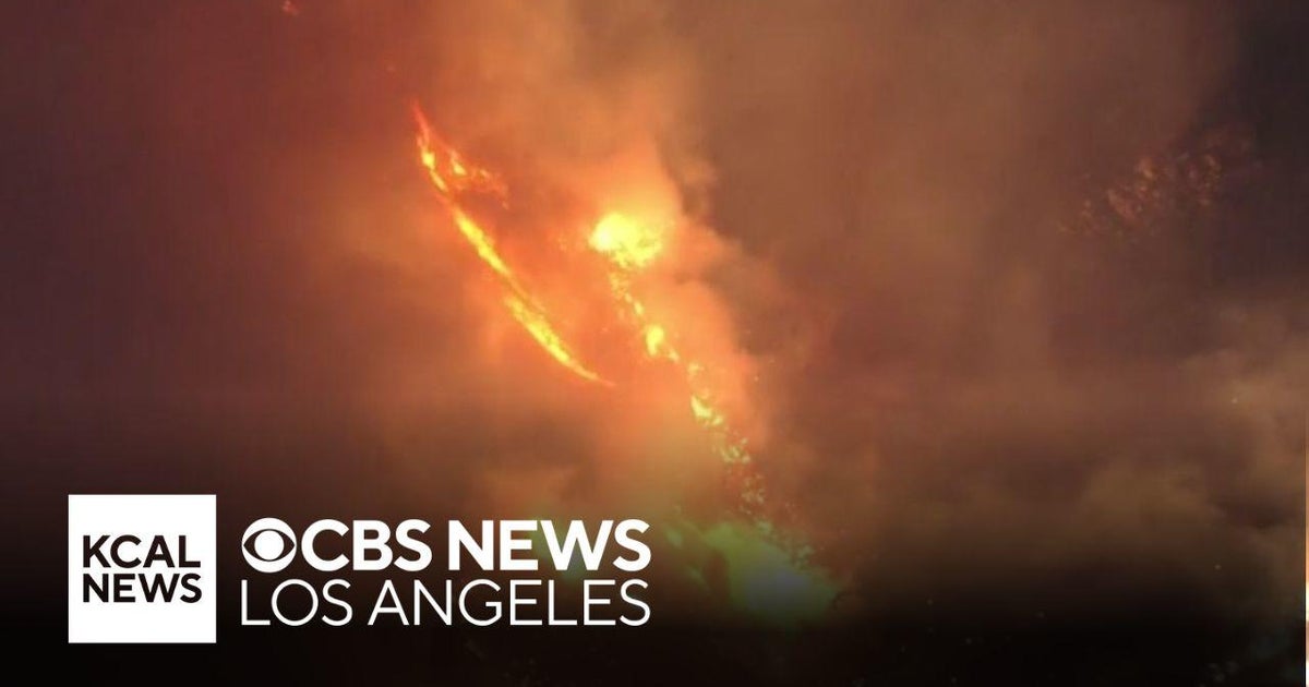 Canyon Crest fire jumps to 250 acres overnight - CBS Los Angeles