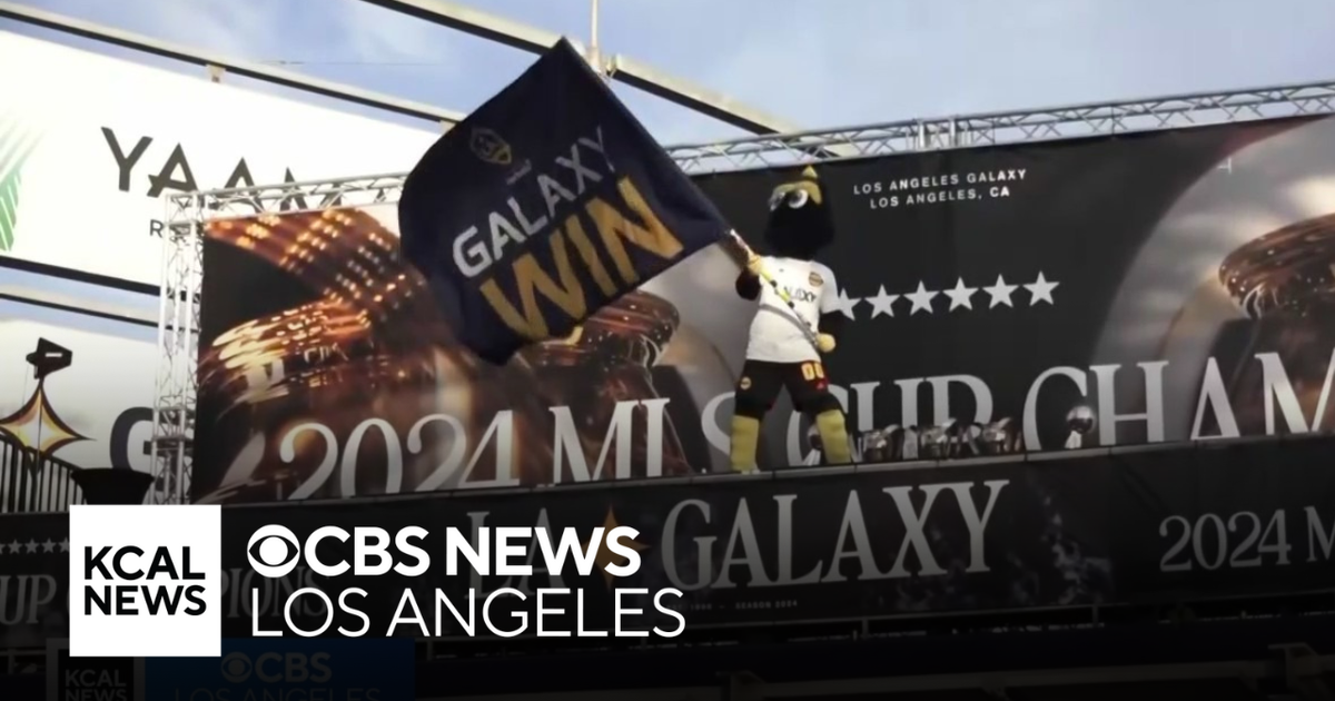 LA Galaxy fans celebrate team's record sixth MLS Cup Championship - CBS ...