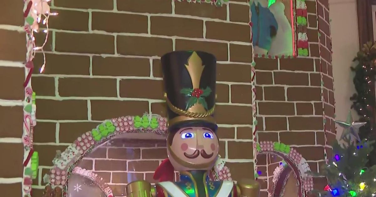 Life-sized gingerbread house on display at San Francisco's Fairmont ...