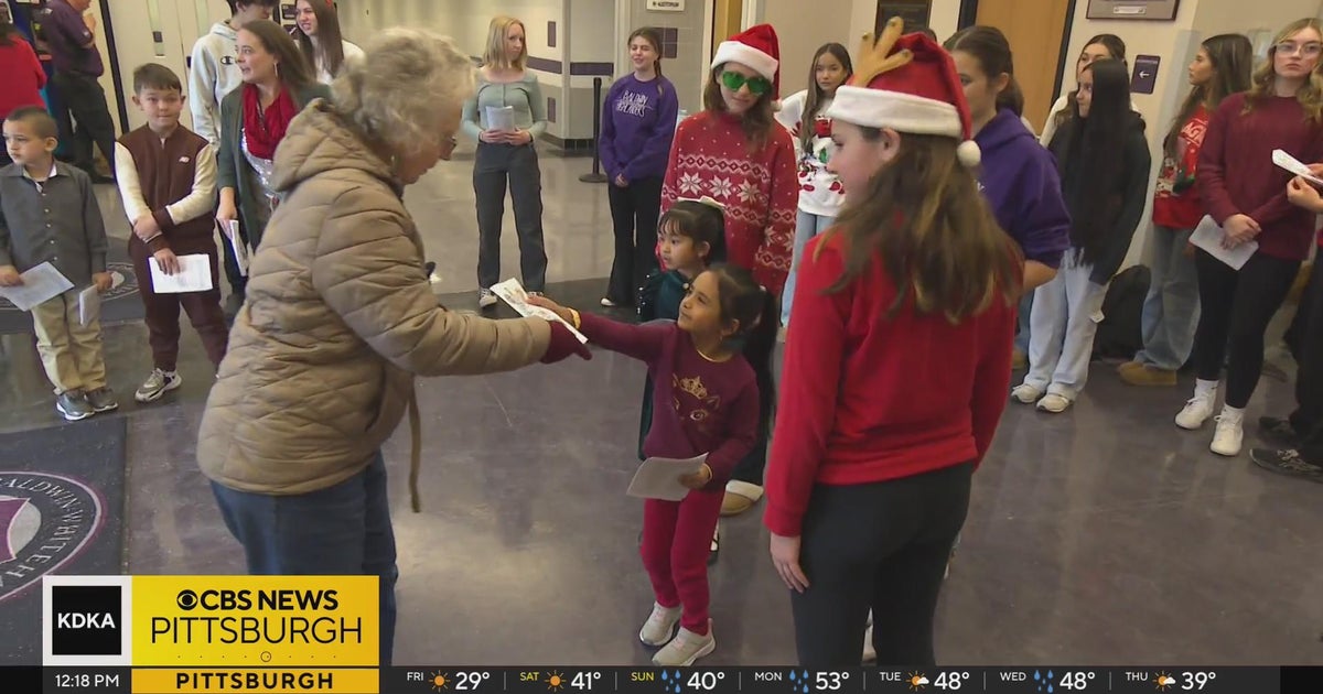 Baldwin students bake cookies and sing for local seniors - CBS Pittsburgh