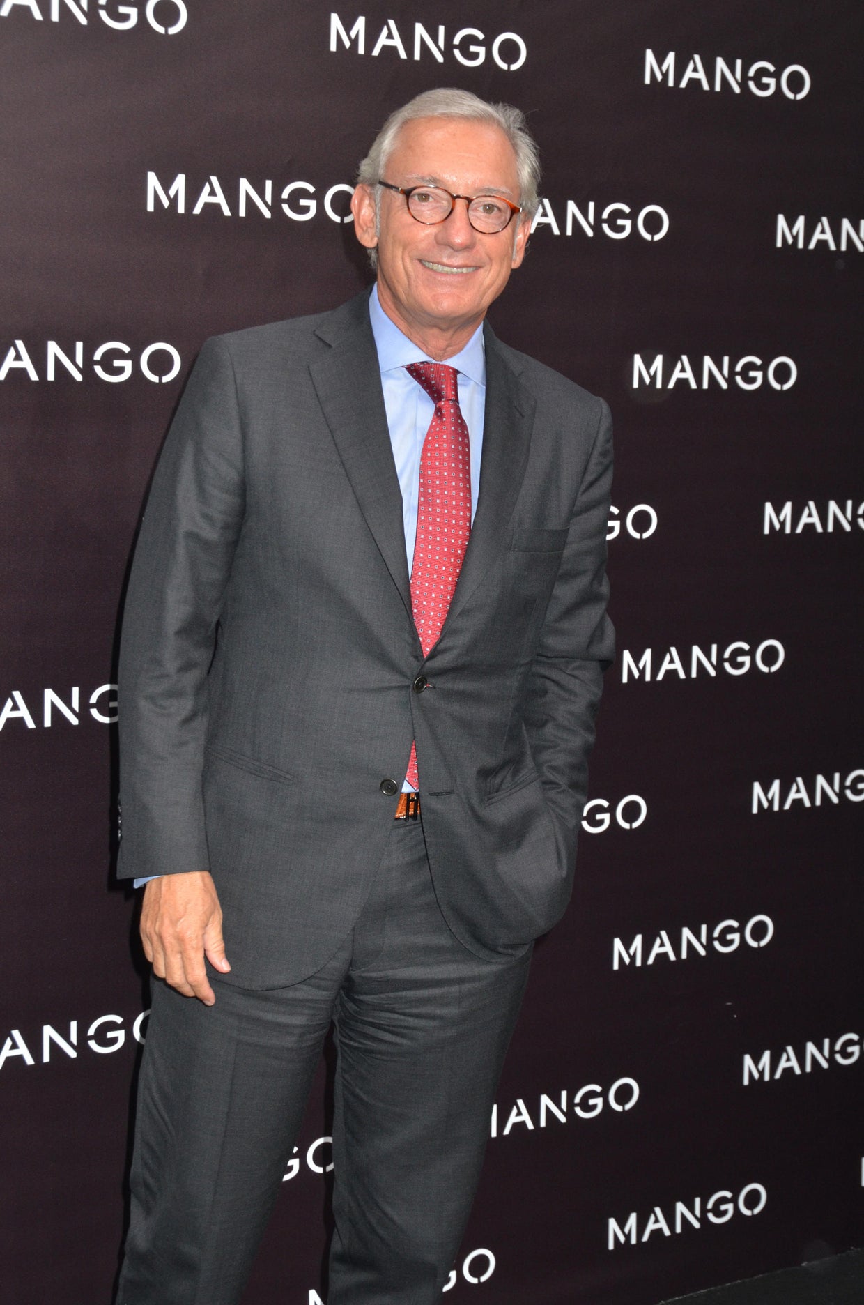 Spain's Mango clothing chain founder dies in accident - CBS News