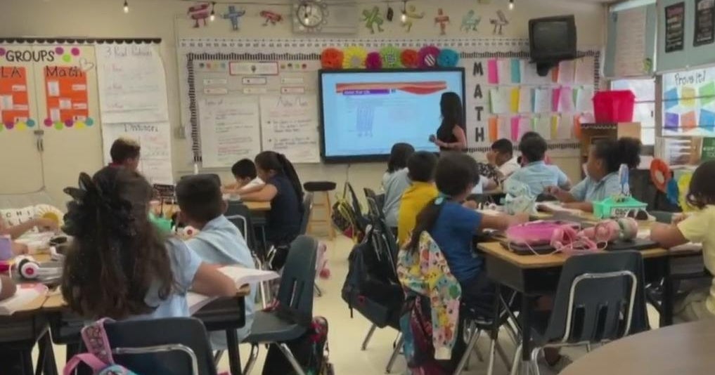 Miami-Dade school program evolves to help students adapt - CBS Miami