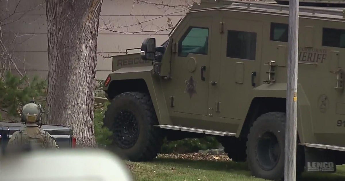 Arapahoe County SWAT team in standoff with barricaded suspect - CBS ...