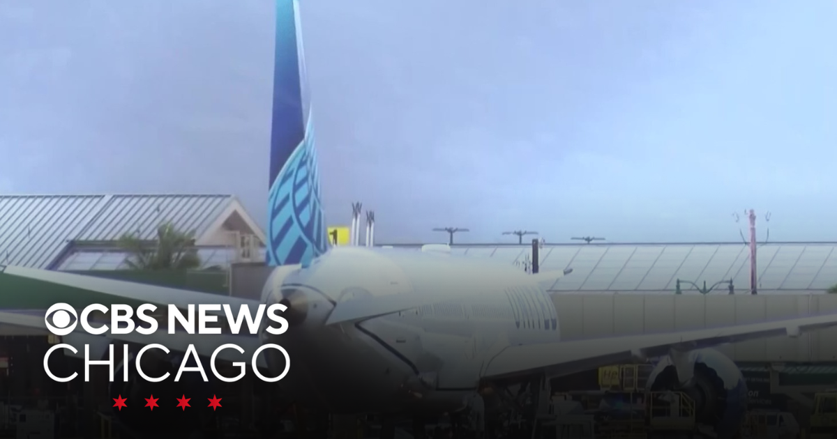 Plane returning to Chicago from Maui after body found in wheel well ...