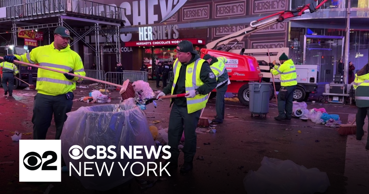 Cleaning up Times Square after New Year's Eve ball drop in NYC - CBS ...