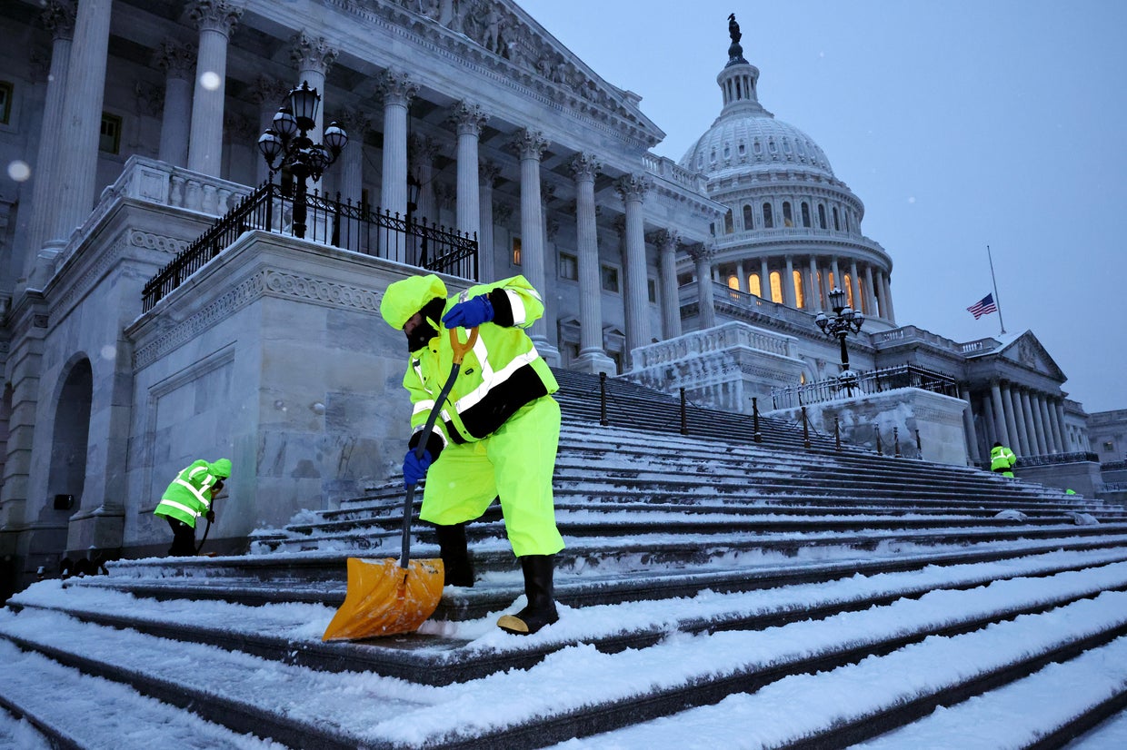 See photos of snow in Washington, D.C., as nation's capital gets over 6 ...