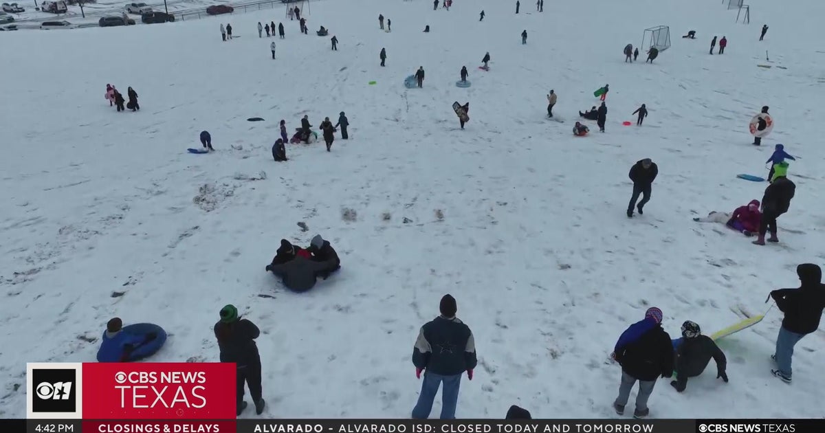 Sights and sounds of a North Texas snow day - CBS Texas