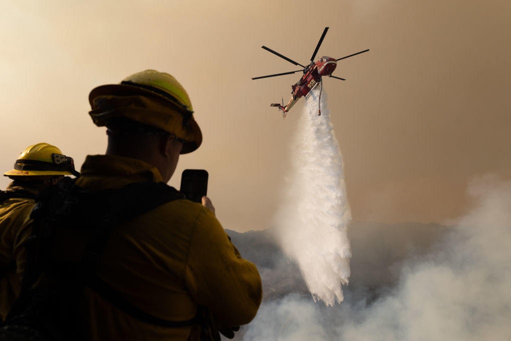 California firefighters make progress on Hughes Fire in Castaic; maps ...