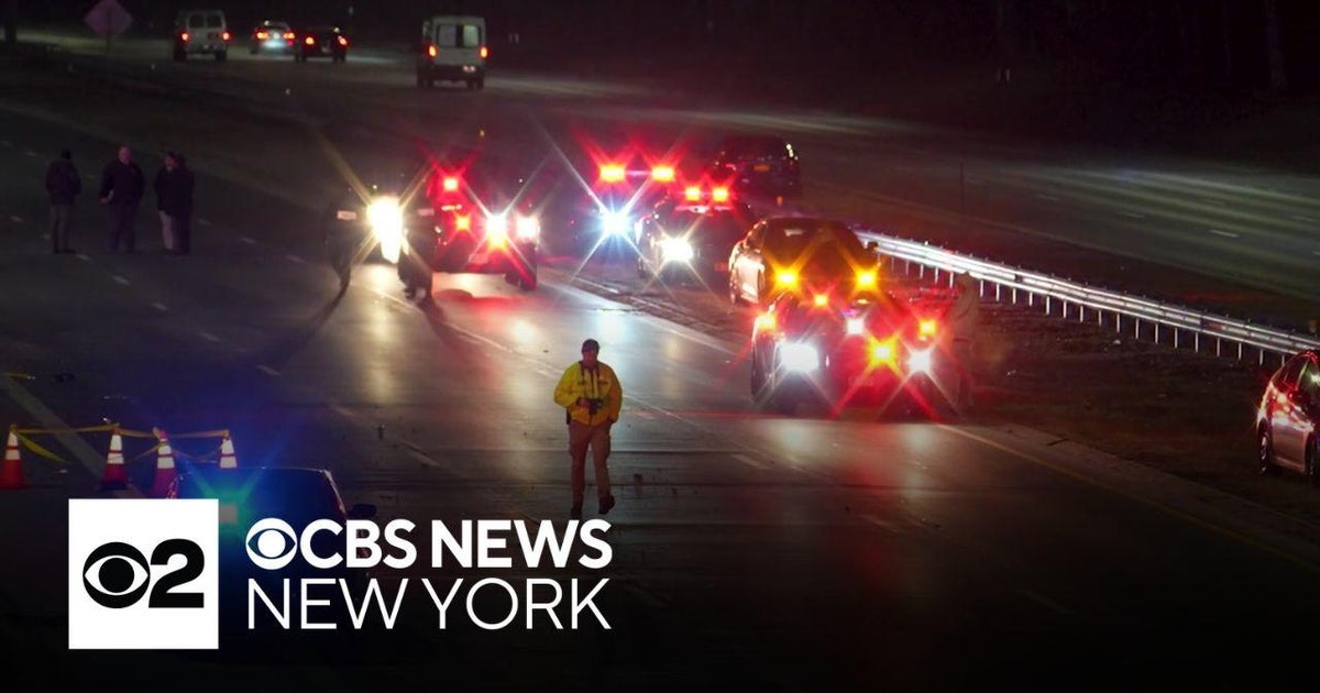 Two dead in North Massapequa Southern State Parkway crash - CBS New York