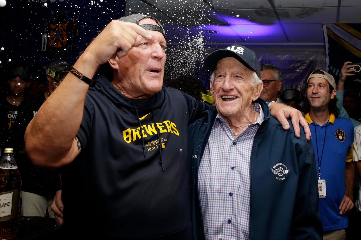 Bob Uecker, longtime Milwaukee Brewers announcer known as "Mr. Baseball ...