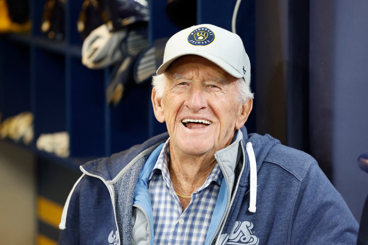 Bob Uecker, longtime Milwaukee Brewers announcer known as "Mr. Baseball ...