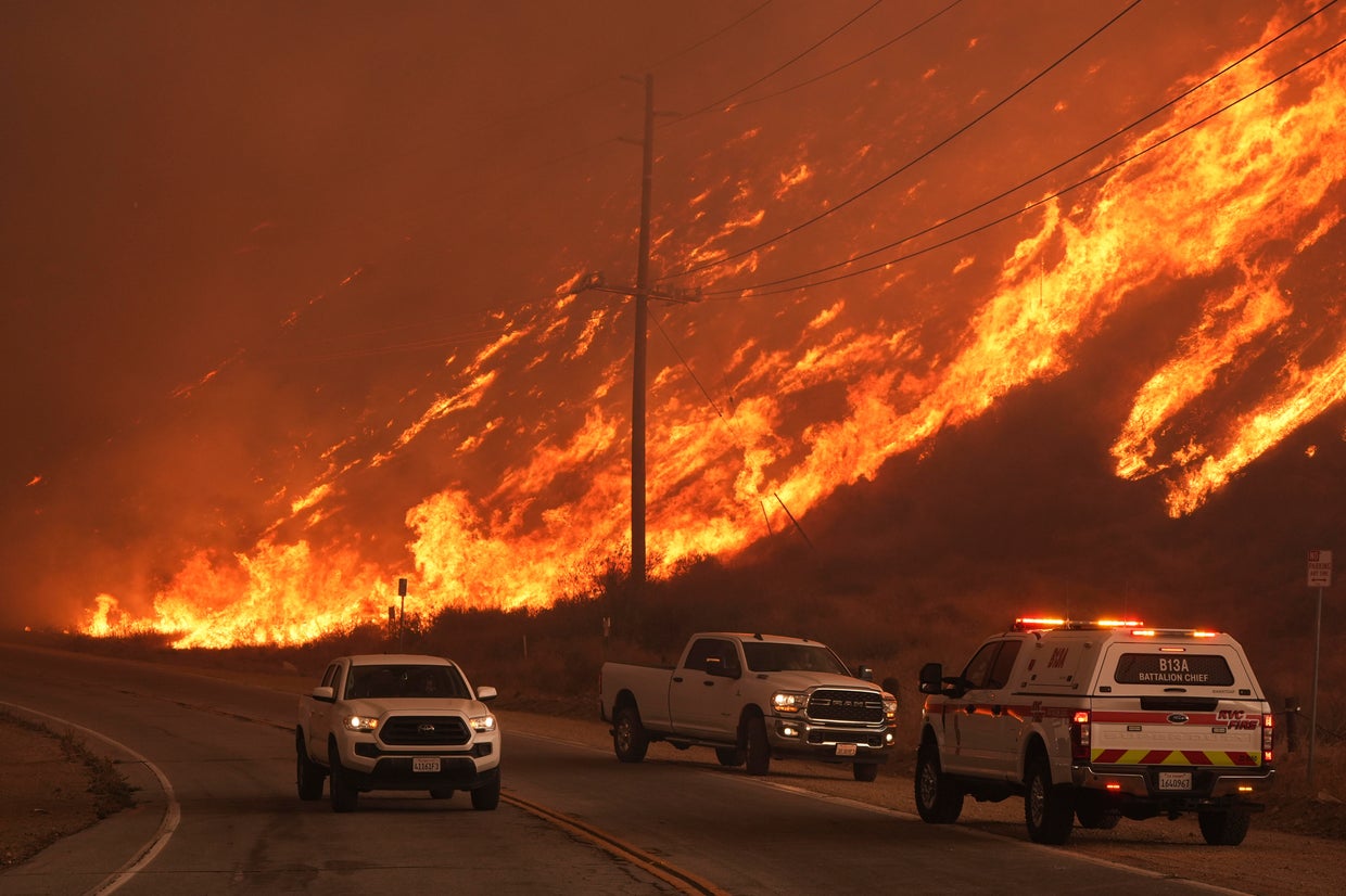 California firefighters make progress on Hughes Fire in Castaic; maps ...