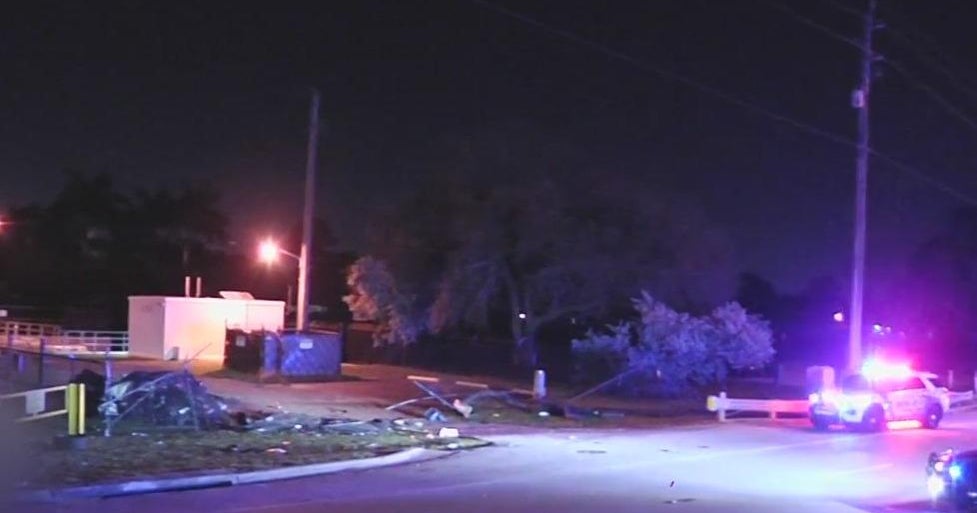1 dead, 1 hospitalized after crash in Davie under investigation - CBS Miami