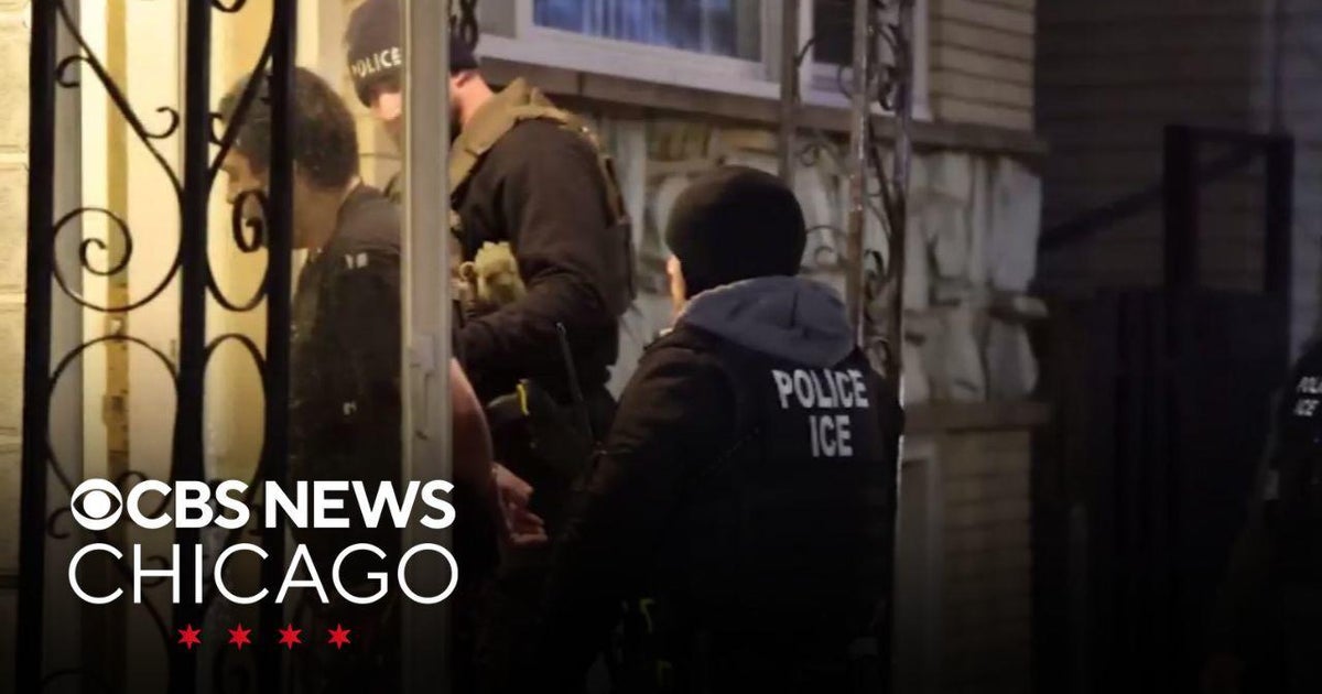 More than 100 people in Chicago and suburbs detained by ICE - CBS Chicago