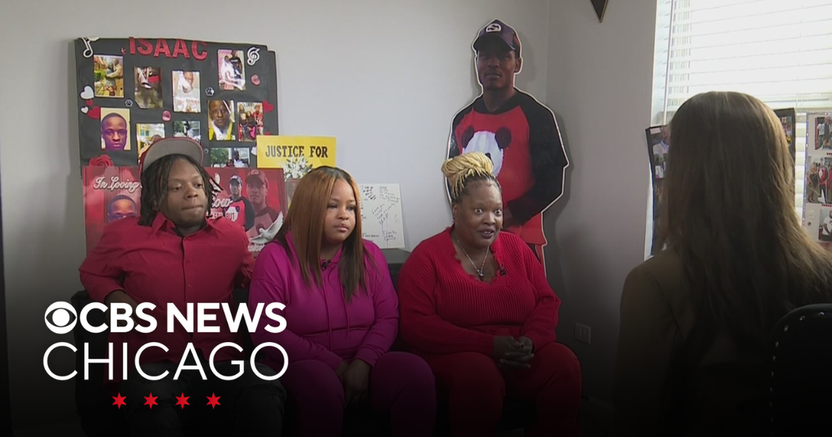 Family of Isaac Goodlow III cope with his death 1 year later - CBS Chicago