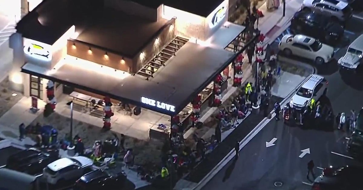 Raising Cane's opens its first Metro Detroit location - CBS Detroit