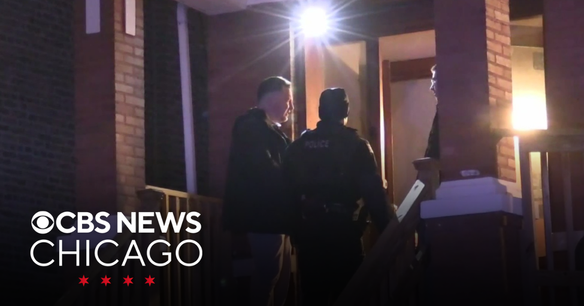 Woman, 65, dies in Humboldt Park apartment fire - CBS Chicago