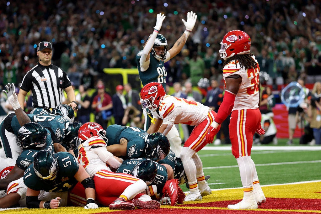 Eagles deny Chiefs Super Bowl 2025 "three-peat" with dominant win. Here are the game highlights.