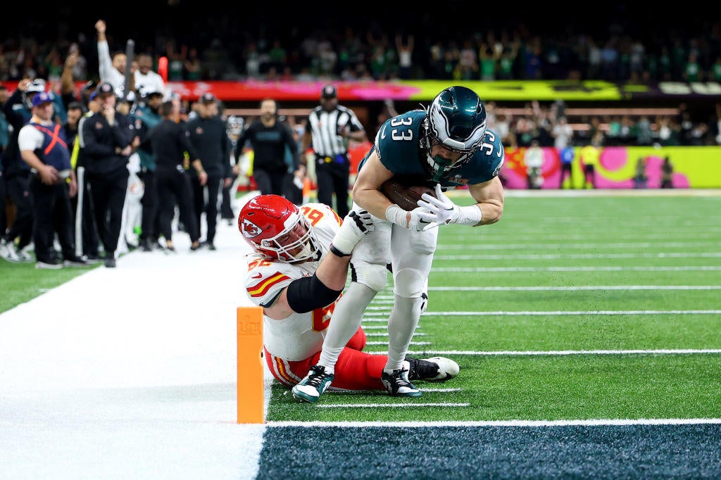Eagles deny Chiefs Super Bowl 2025 "three-peat" with dominant win. Here ...