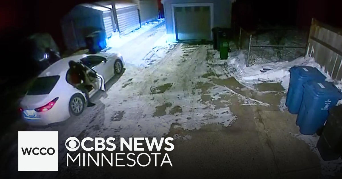 Minneapolis police search for suspects in morning crime spree - CBS ...