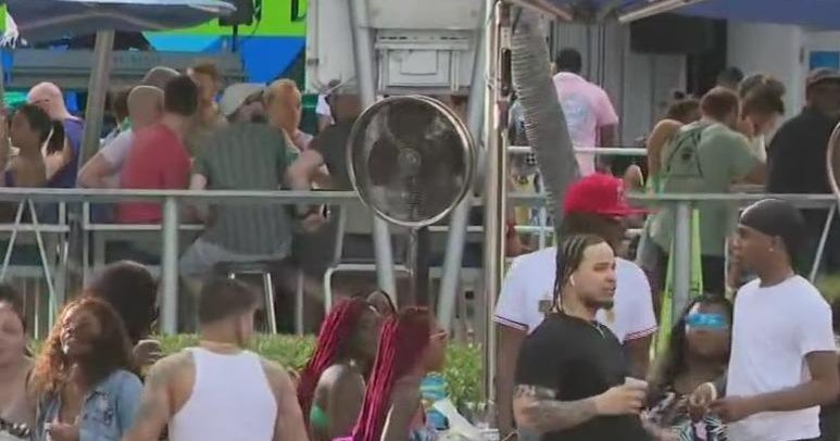Miami Beach warns spring breakers - CBS Miami