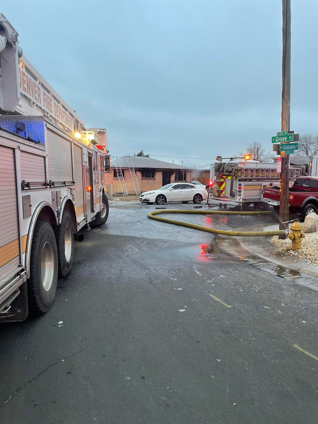 1 person killed in Denver house fire - CBS Colorado