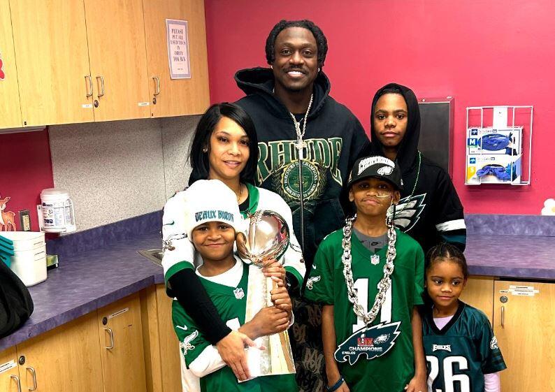 Eagles' A.J. Brown visits Northeast Philadelphia plane crash victim ...