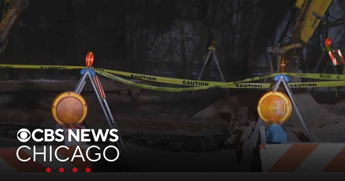 Cleanup continues after water main break in Skokie - CBS Chicago