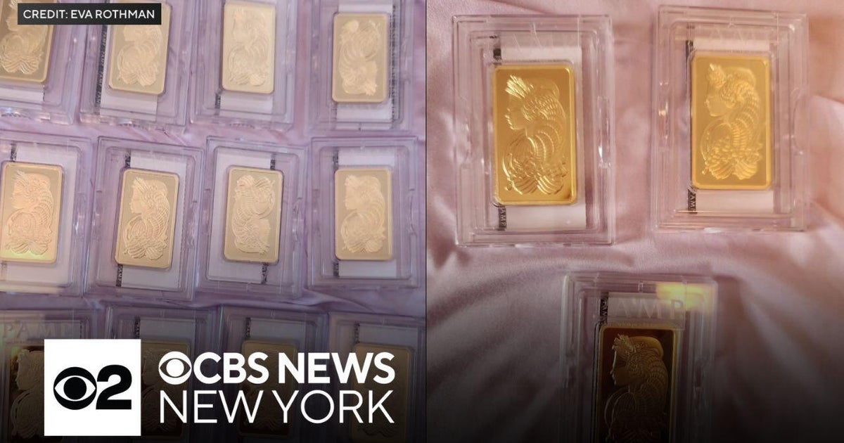 Scammers trick Queens woman out of nearly $700,000 - CBS New York