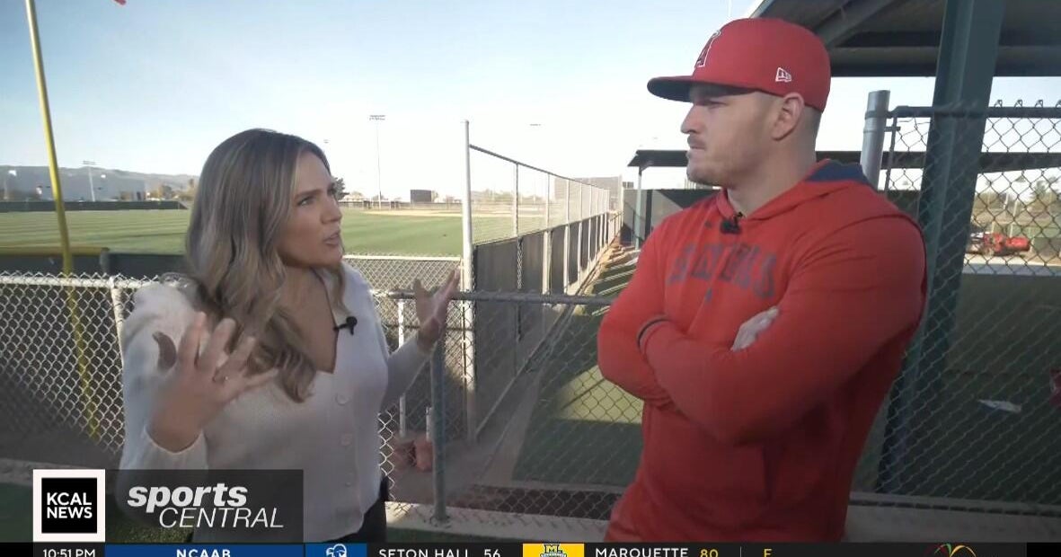 Mike Trout chats with Jaime Maggio at Spring Training - CBS Los Angeles