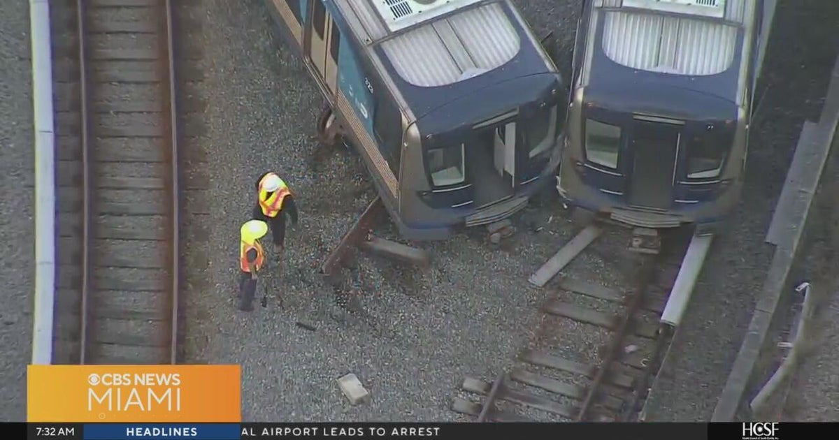 Metrorail train derails at railyard near Medley - CBS Miami
