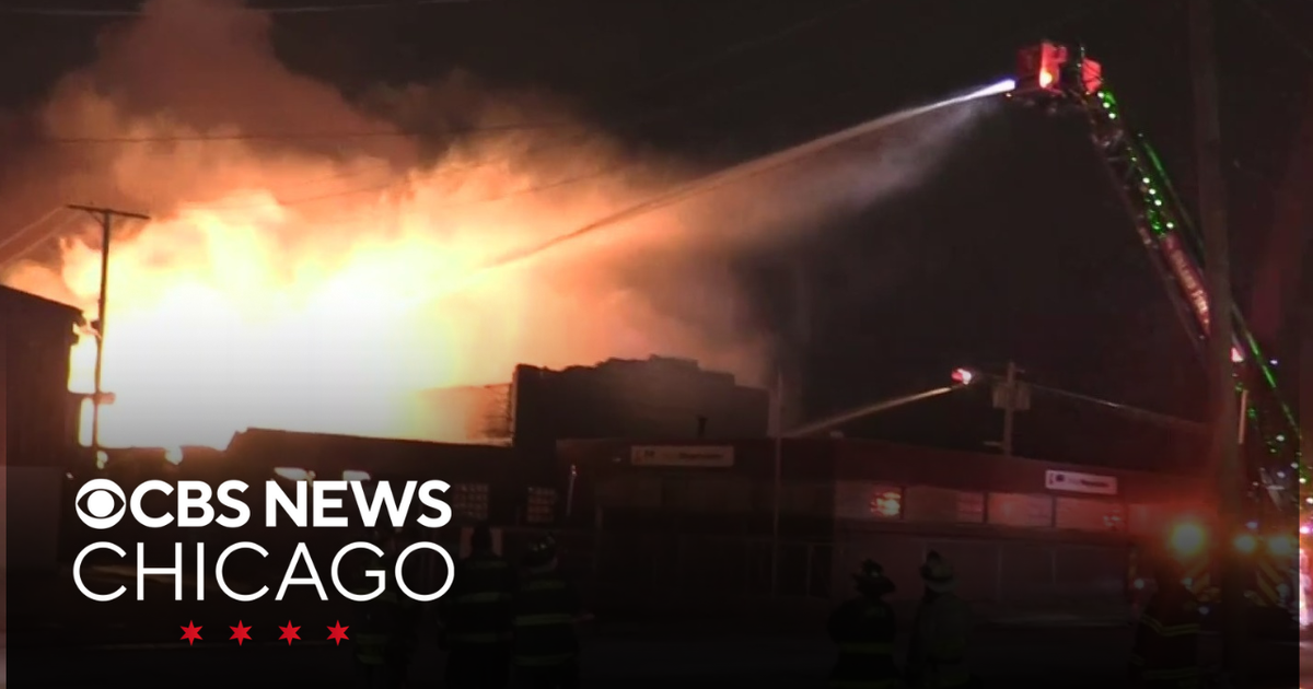 Fire burns through Chicago magnesium facility - CBS Chicago