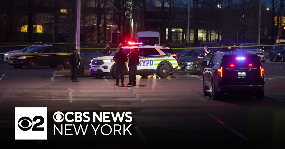 NYPD officers fire on suspect on Staten Island, police say - CBS New York