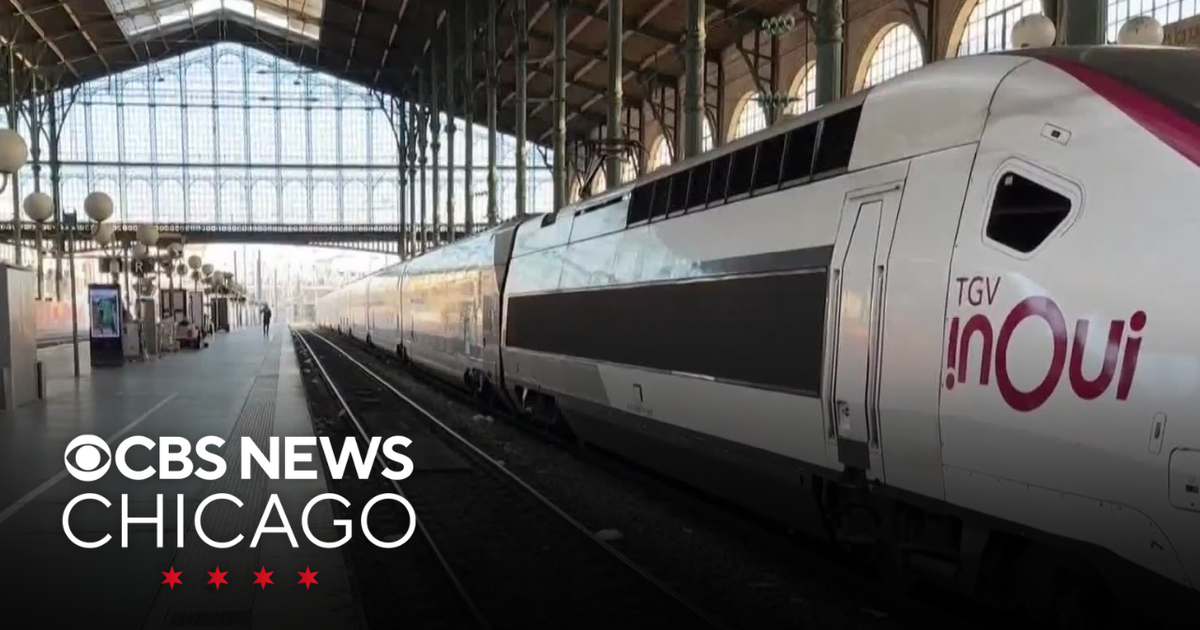 Undetonated WWII bomb found near train tracks in Paris - CBS Chicago