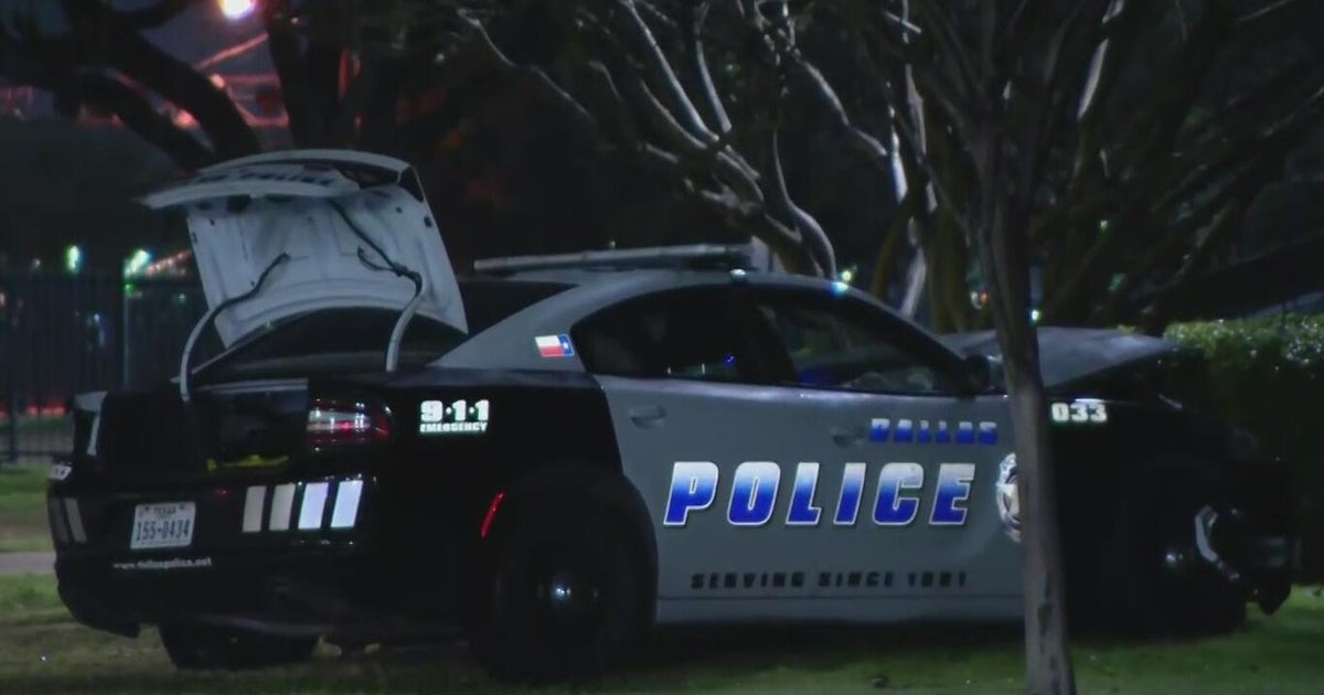 Dallas police vehicle involved in crash - CBS Texas