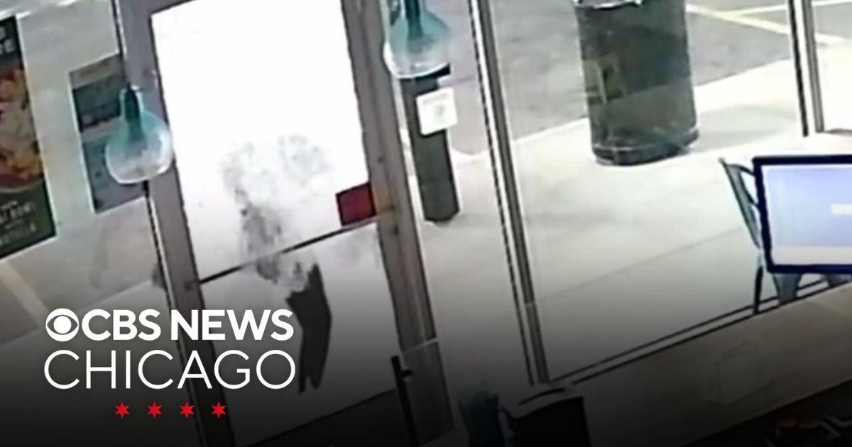 3 more Chicago smash-and-grabs connected to burglary crew - CBS Chicago