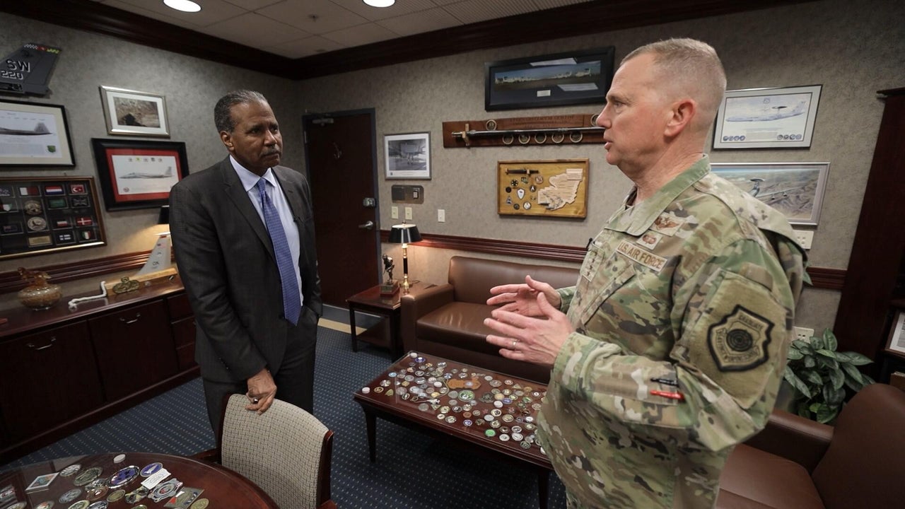 Bill Whitaker - CBS News