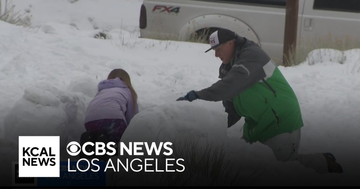 Families take advantage of winter wonderland in SoCal mountains - CBS ...
