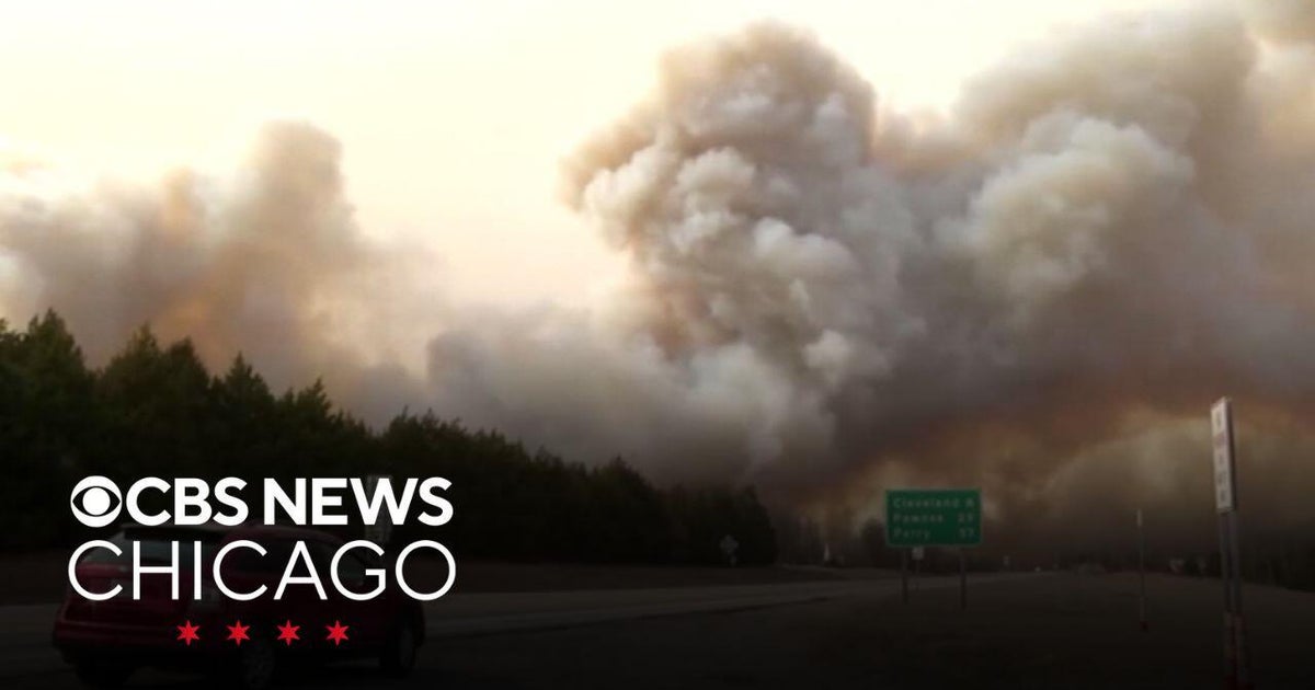 Oklahoma wildfires burn 300 buildings, injure 100 people - CBS Chicago