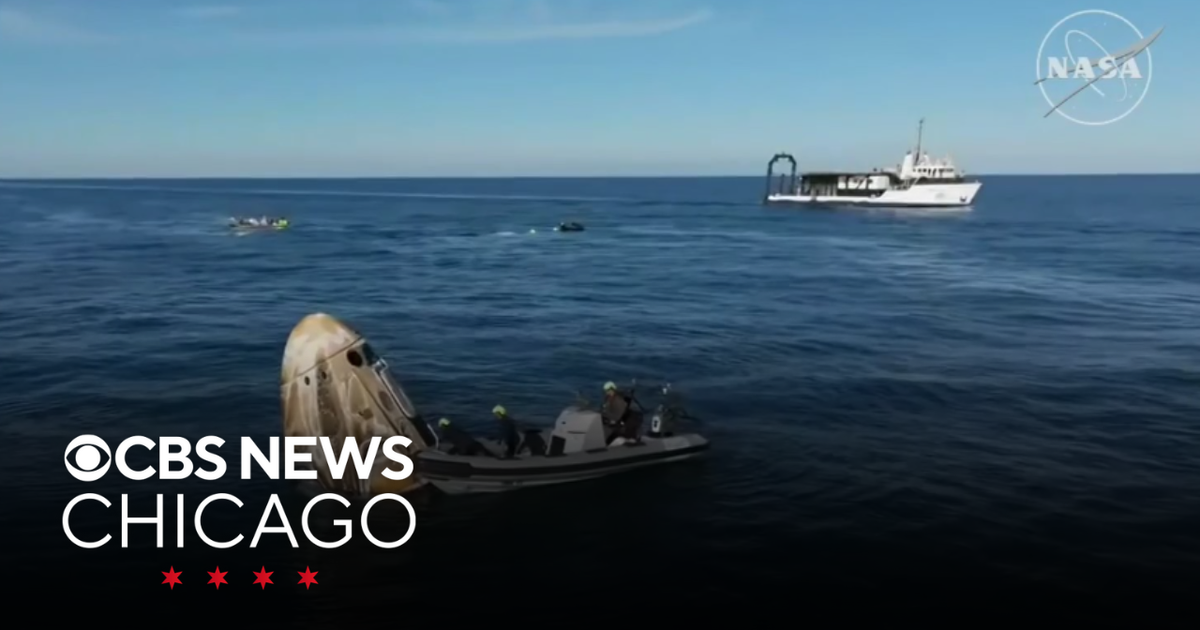 NASA astronauts splash down off Florida coast - CBS Chicago