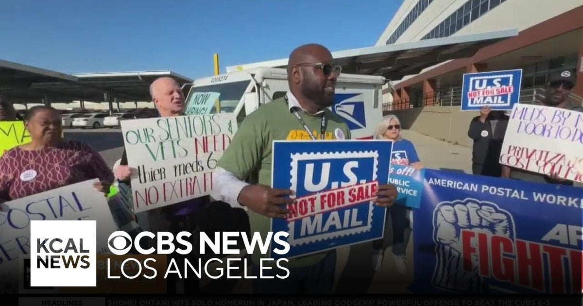Los Angeles postal workers protest the possible privatization of USPS ...
