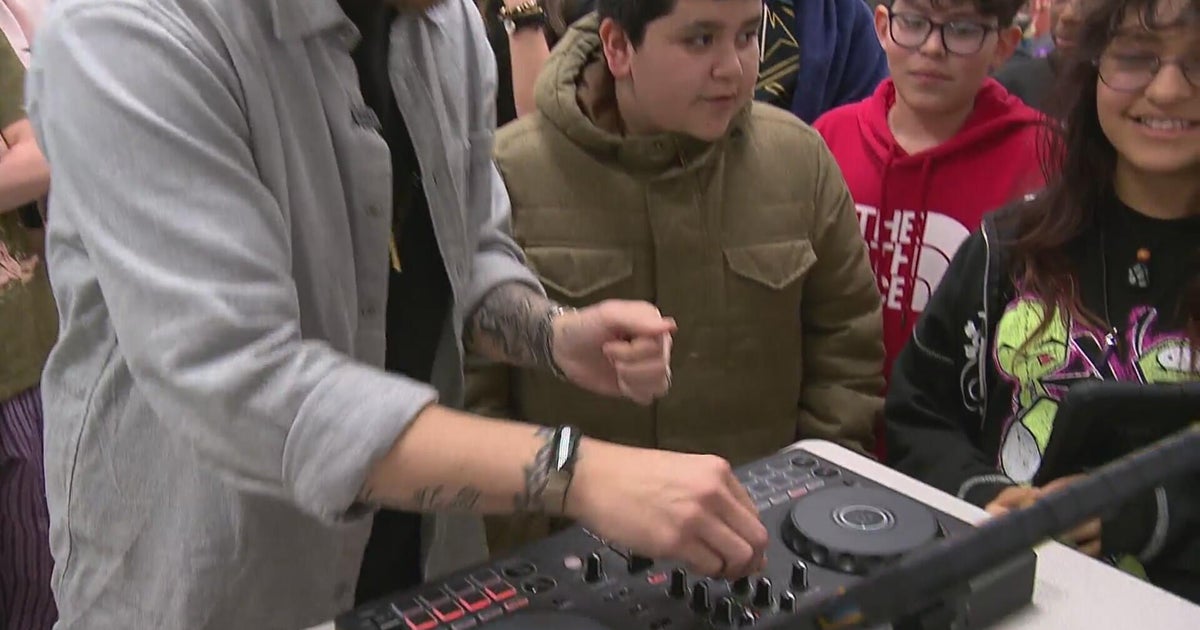 Daily classes on how to DJ offered at Denver school - CBS Colorado