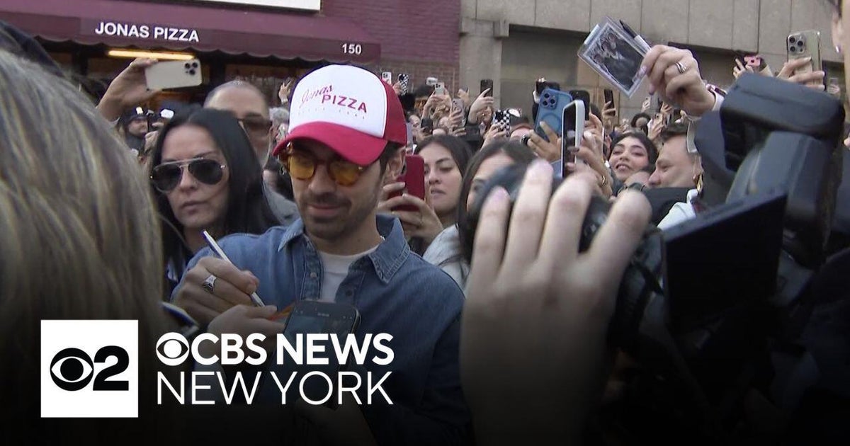 Joe's Pizza becomes "Jonas Pizza" for special Jonas Brothers event ...